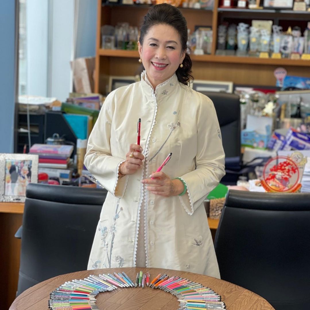 9 Potret terbaru Agassi Wang Yu, ratu horor 90-an yang kini jadi agen ...