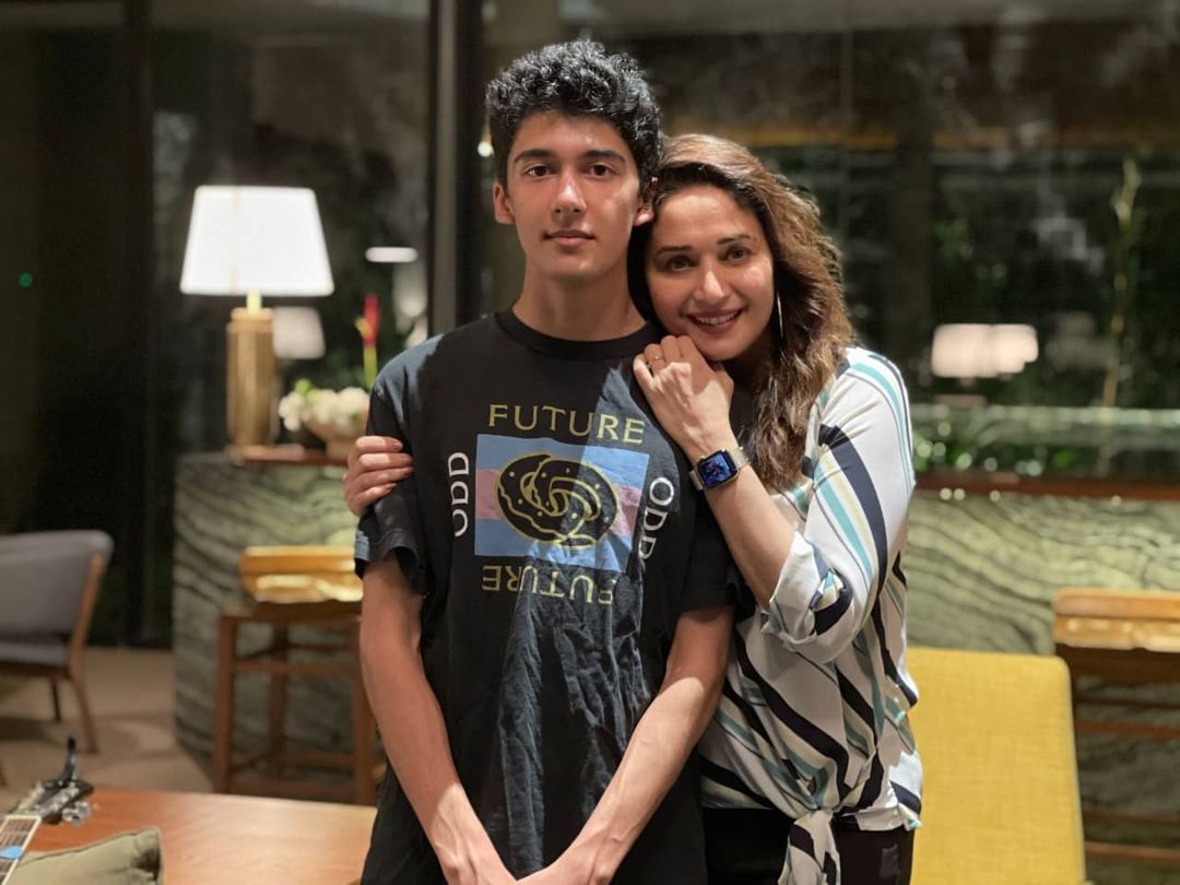 10 Potret Arin Nene, putra Madhuri Dixit yang debut jadi sutradara ...