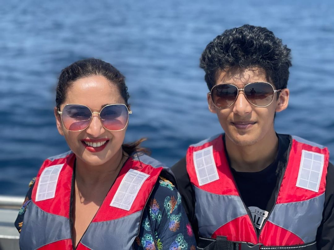 10 Potret Arin Nene, putra Madhuri Dixit yang debut jadi sutradara ...