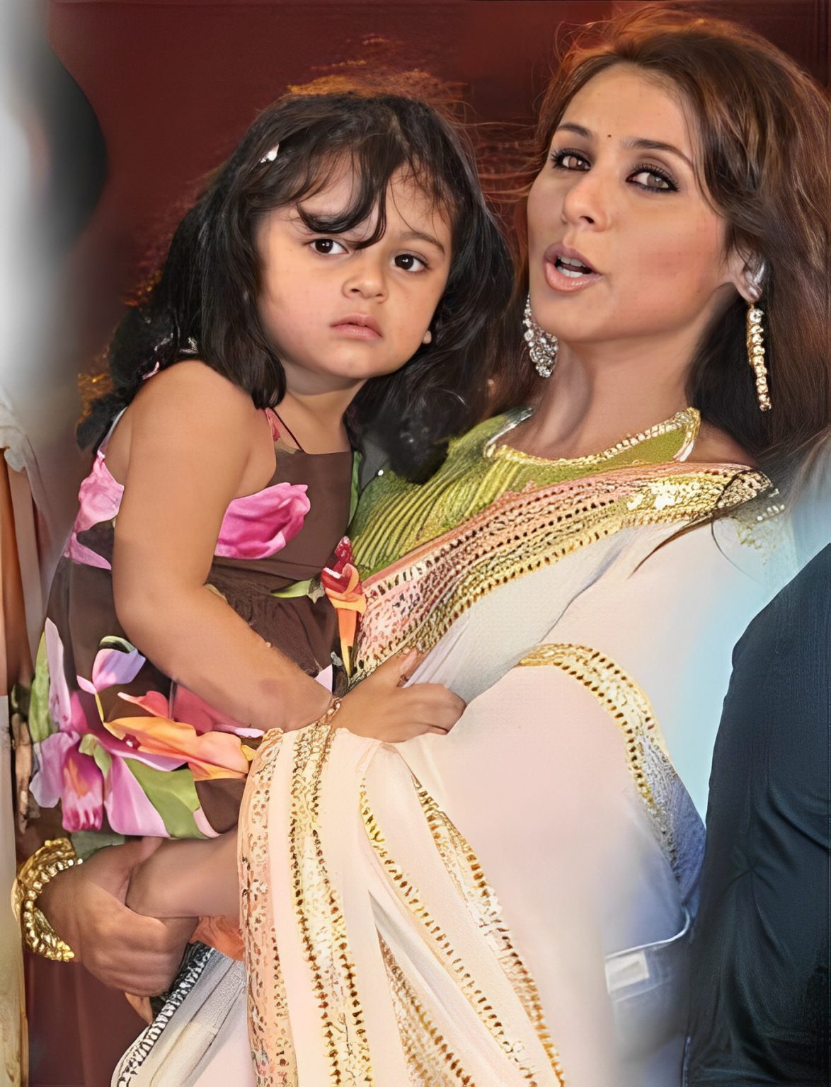 Jarang terekspos, ini 8 potret menggemaskan putri Rani Mukerji ...