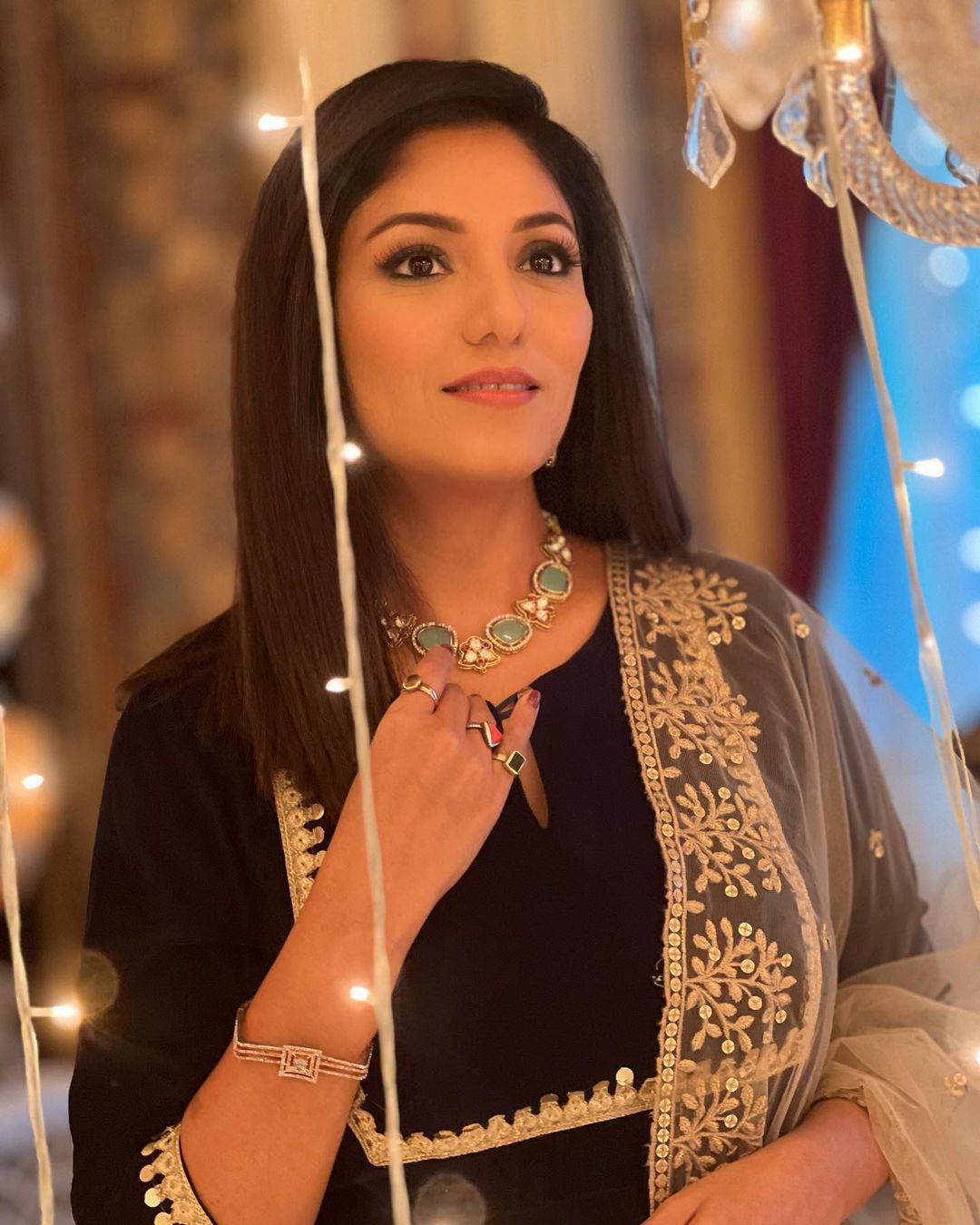 Jadi bibi kejam di serial Bhagya Lakshmi, ini 10 potret keseharian Neha ...
